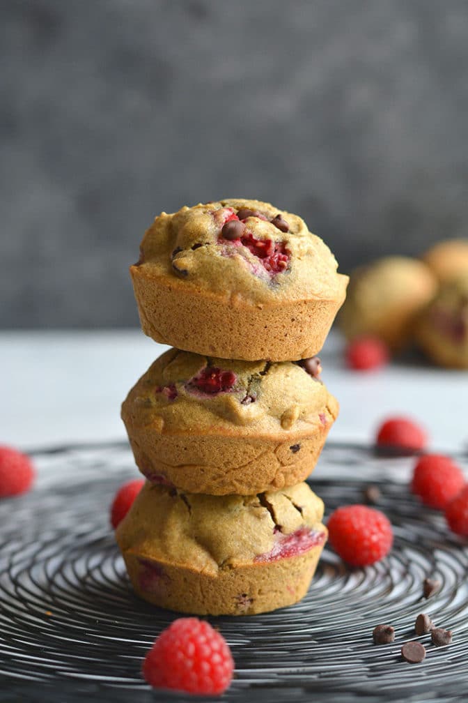 Skinny Raspberry Chocolate Chip Muffins - Skinny Fitalicious®