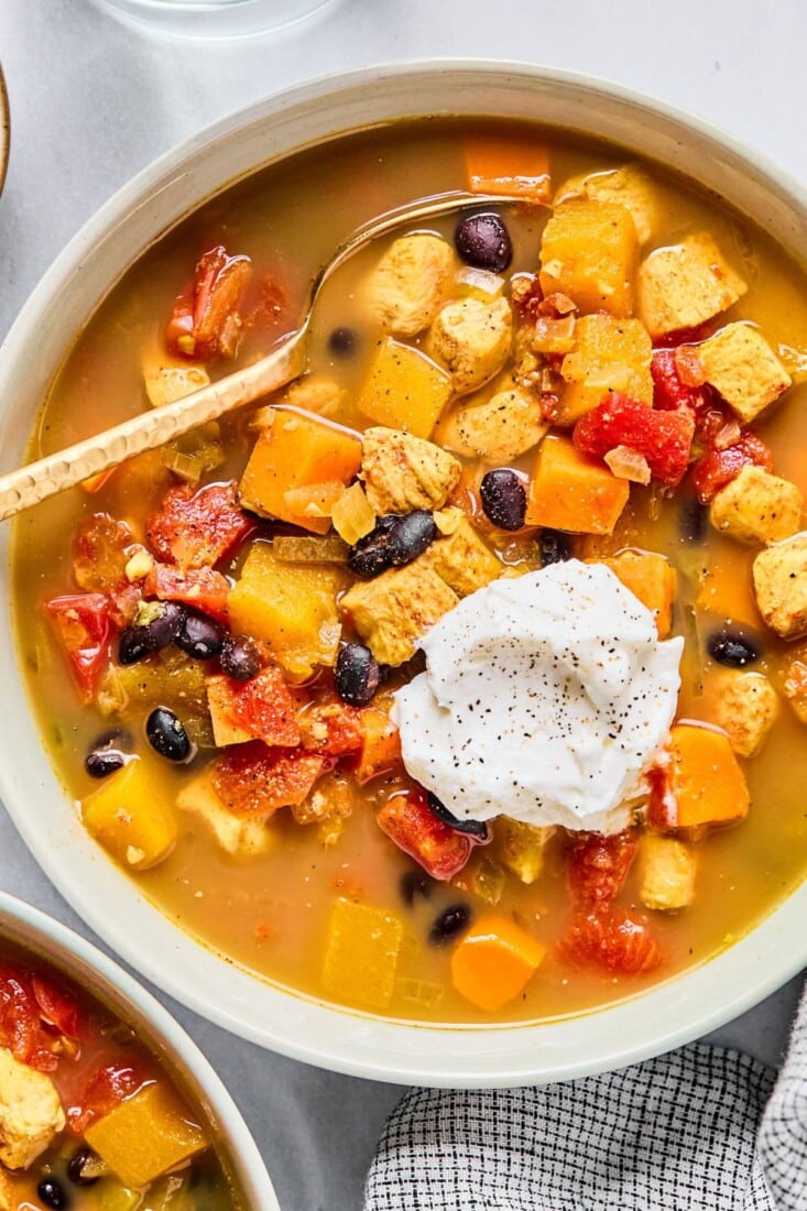 Red Chicken Chili Recipe (Slow Cooker) - Skinny Fitalicious®