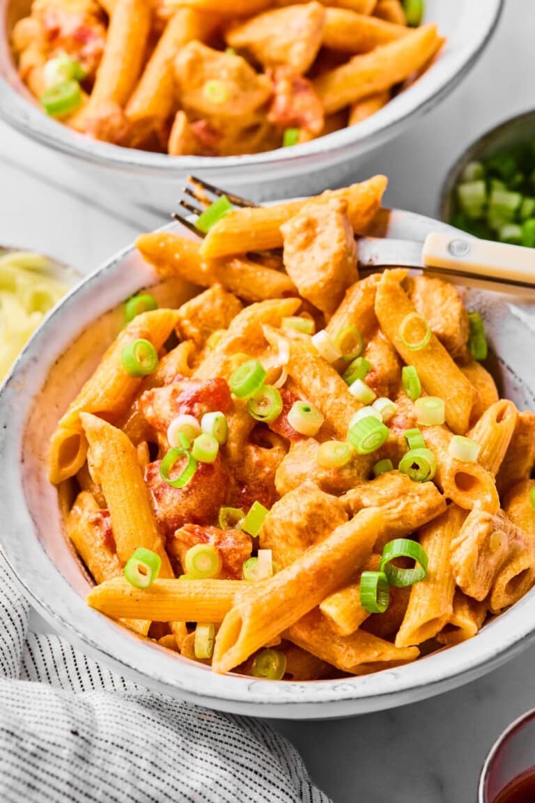 Buffalo Chicken Pasta (One-Pot) - Skinny Fitalicious®